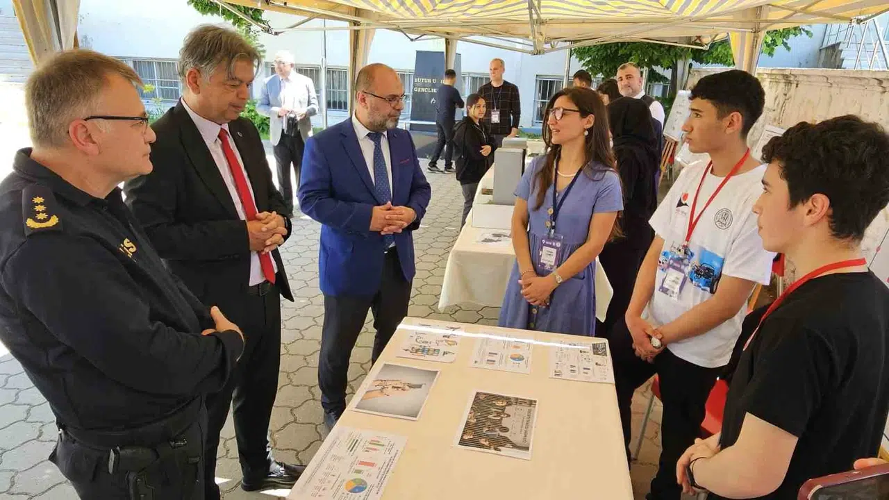 Nazilli’de genç beyinler sahneye çıktı: 15 özgün proje görücüye çıktı ...