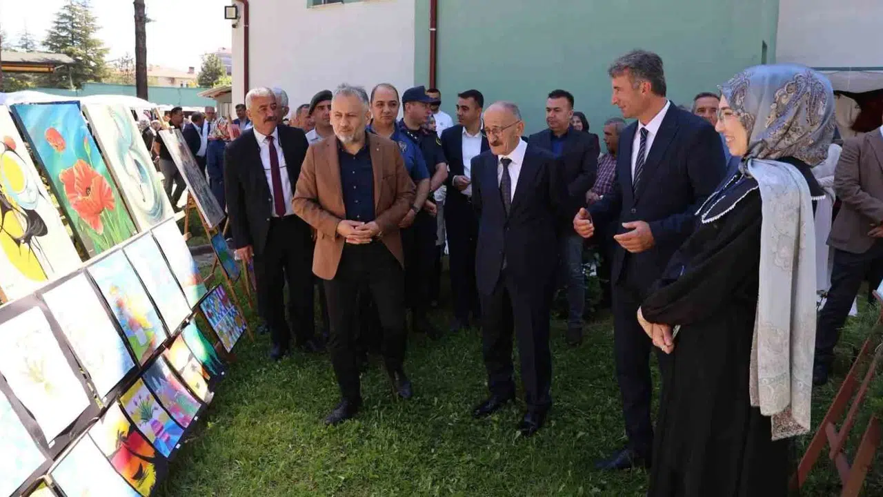İlmek ilmek işlediler: Konya’nın iki ilçesinde sanat ve bilim rüzgarı ...