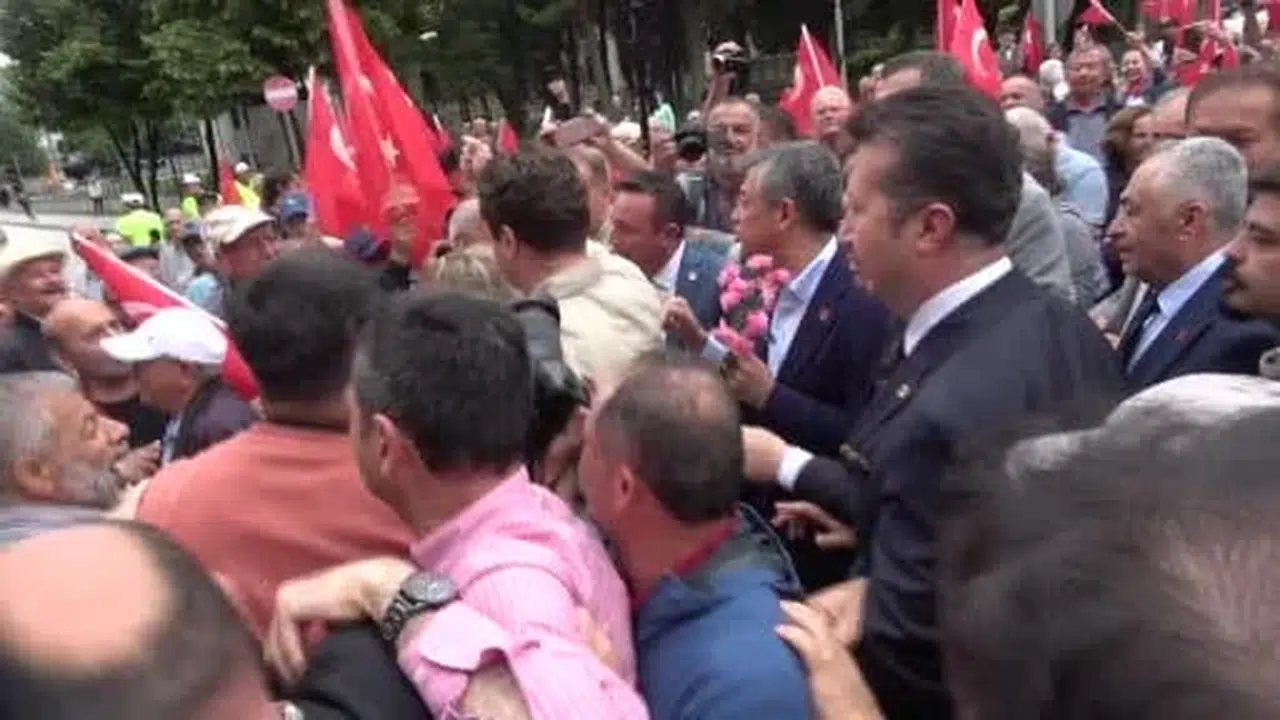 CHP Grup başkanı özgür özel burdur'da vatandaşlarla buluştu - Yeni Birlik